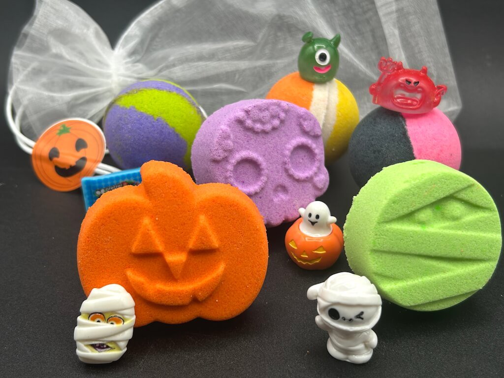 BASICS HALLOWEEN Kids Bath Bomb Bag with Toy Surprises Inside - 6 ct