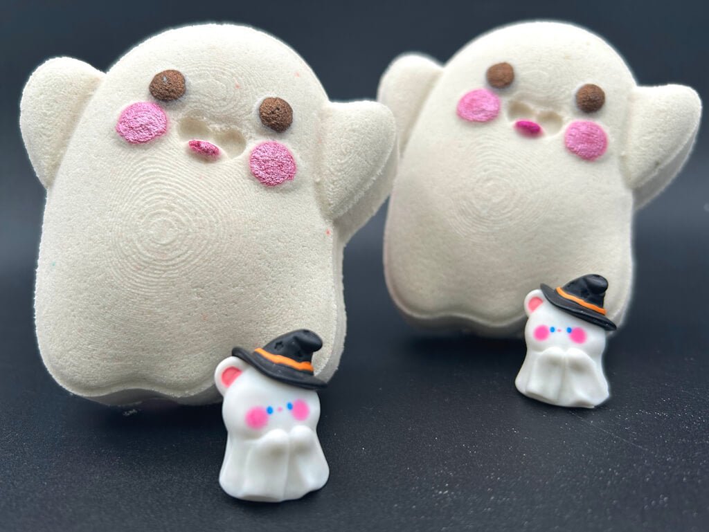 Chunky Ghost Kids Bath Bomb with Ghost Figure Inside