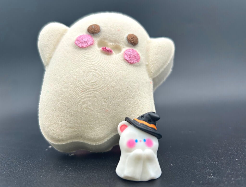 Chunky Ghost Kids Bath Bomb with Ghost Figure Inside