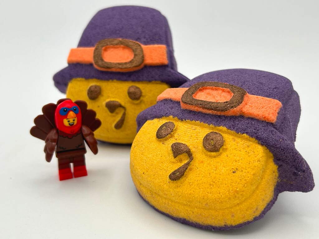 Tom Turkey Pilgrim Kids Bath Bomb with Turkey Minifigure Toy Inside