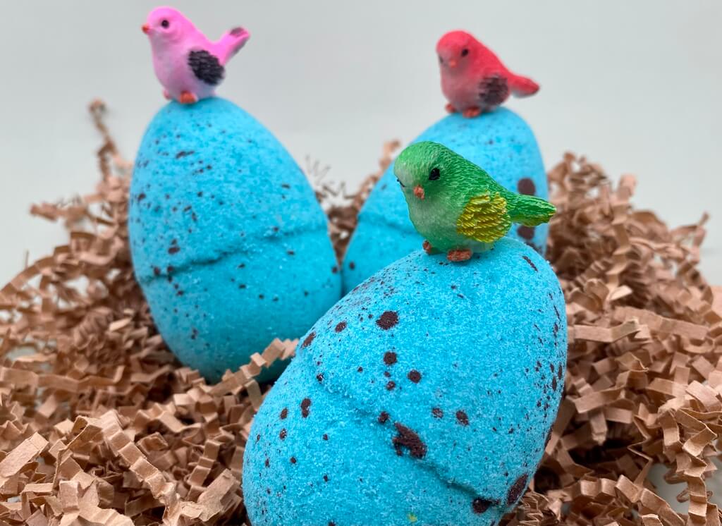 Bird Egg Kids Bath Bomb with Baby Bird Figure Toy Inside