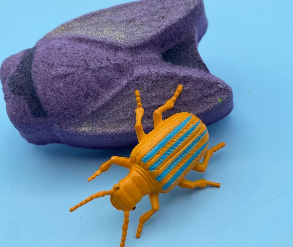 Cicada Kids Bath Bomb with Toy Beetle Inside