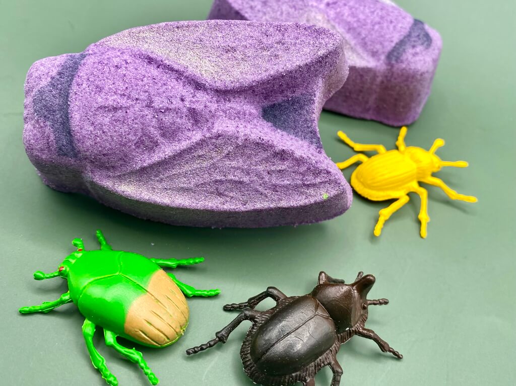 Cicada Kids Bath Bomb with Toy Beetle Inside