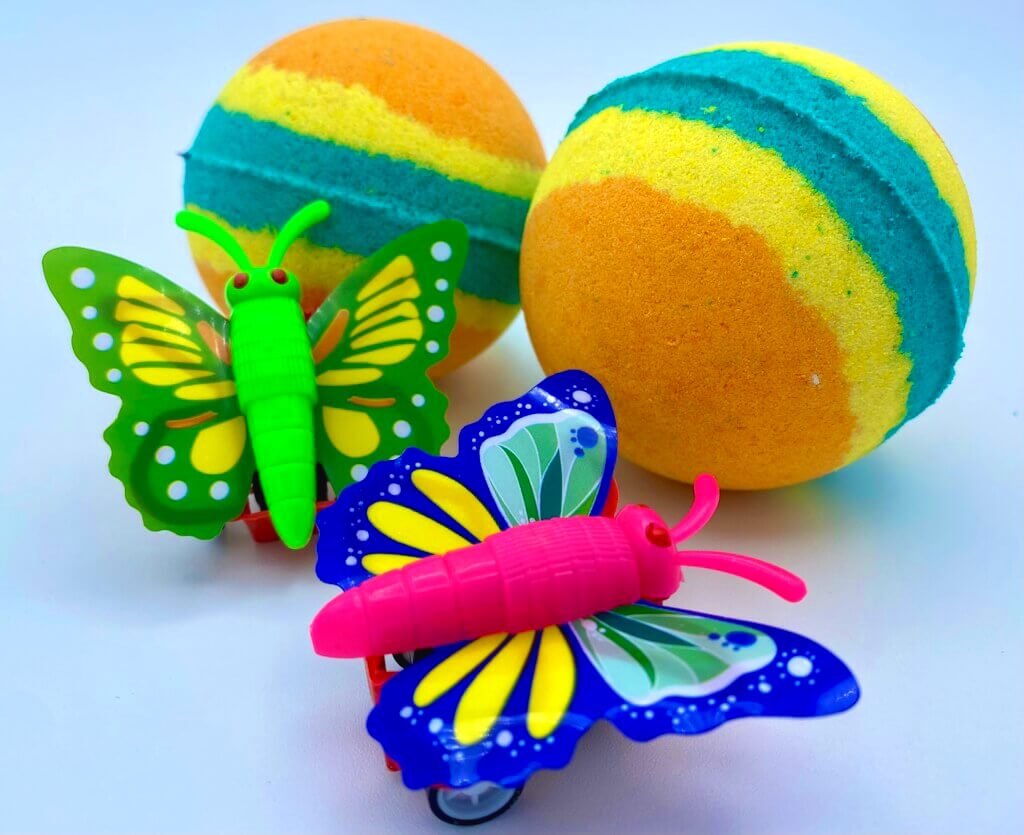 Summer Bath Bomb with Pullback Butterfly Racer Toy Inside