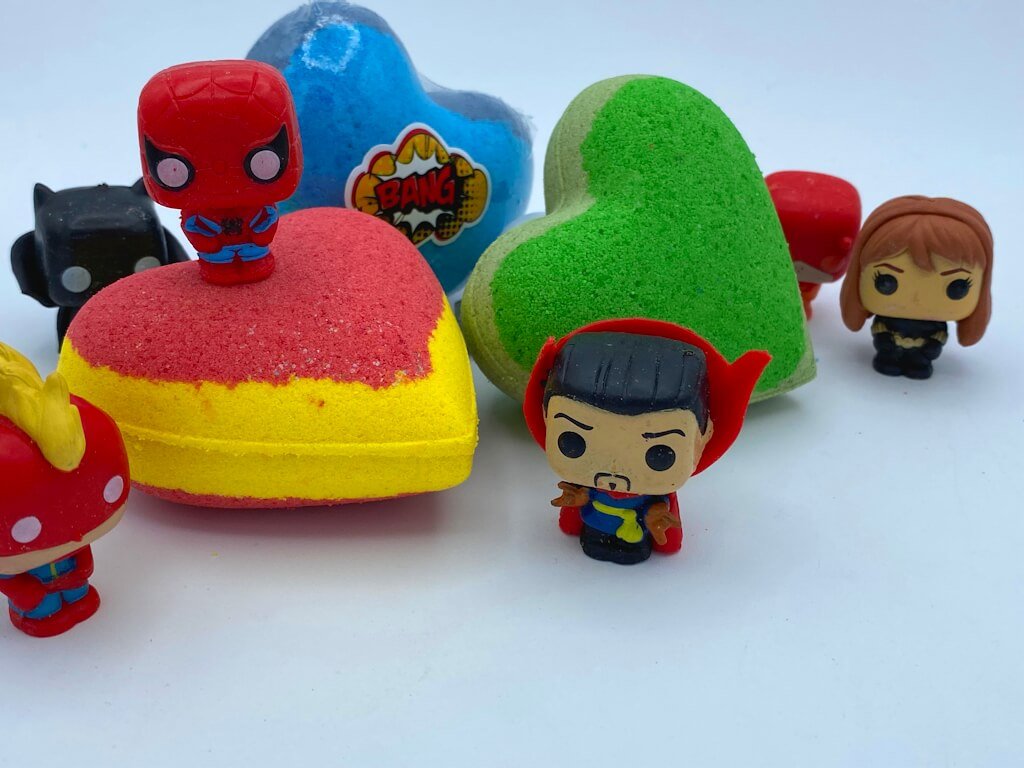 SUPERHERO HEART Kids Kids Bath Bomb with Superhero Toy Inside