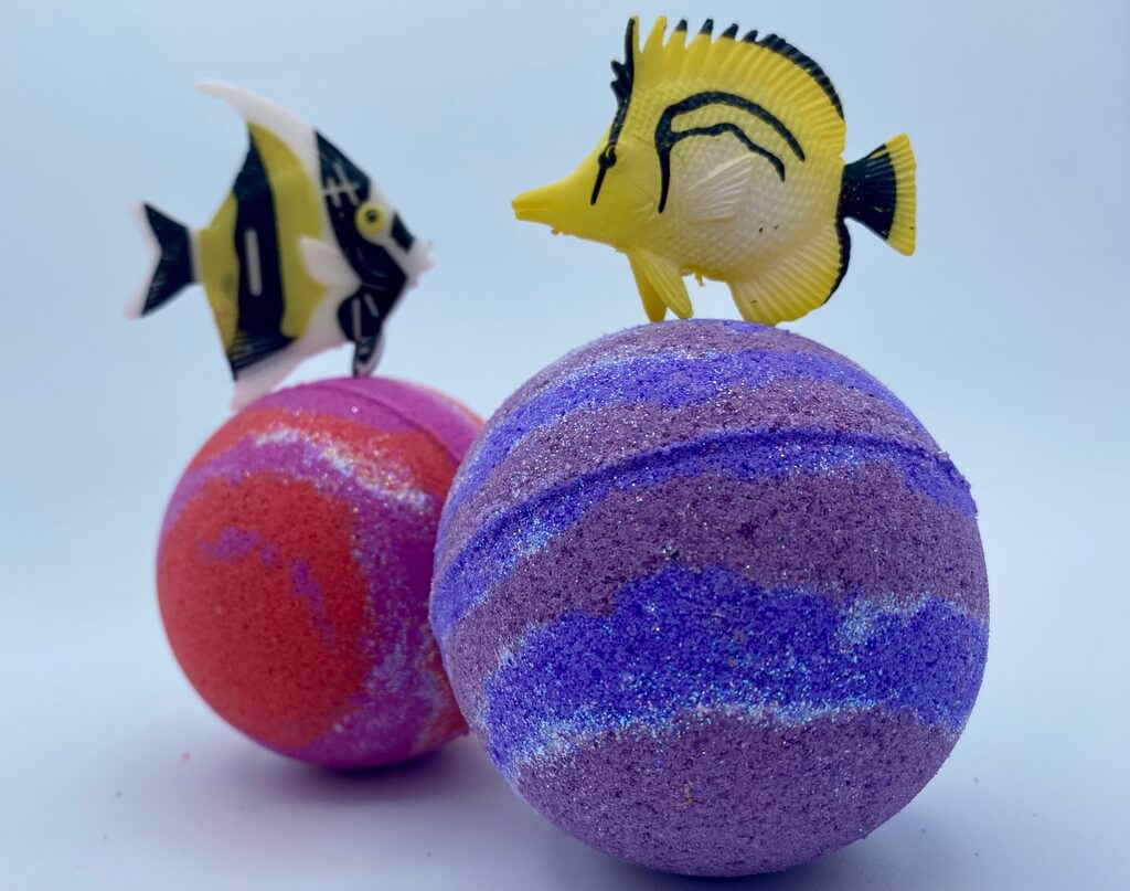 Tropical Fish Kids Bath Bomb with Toy Tropical Fish Inside